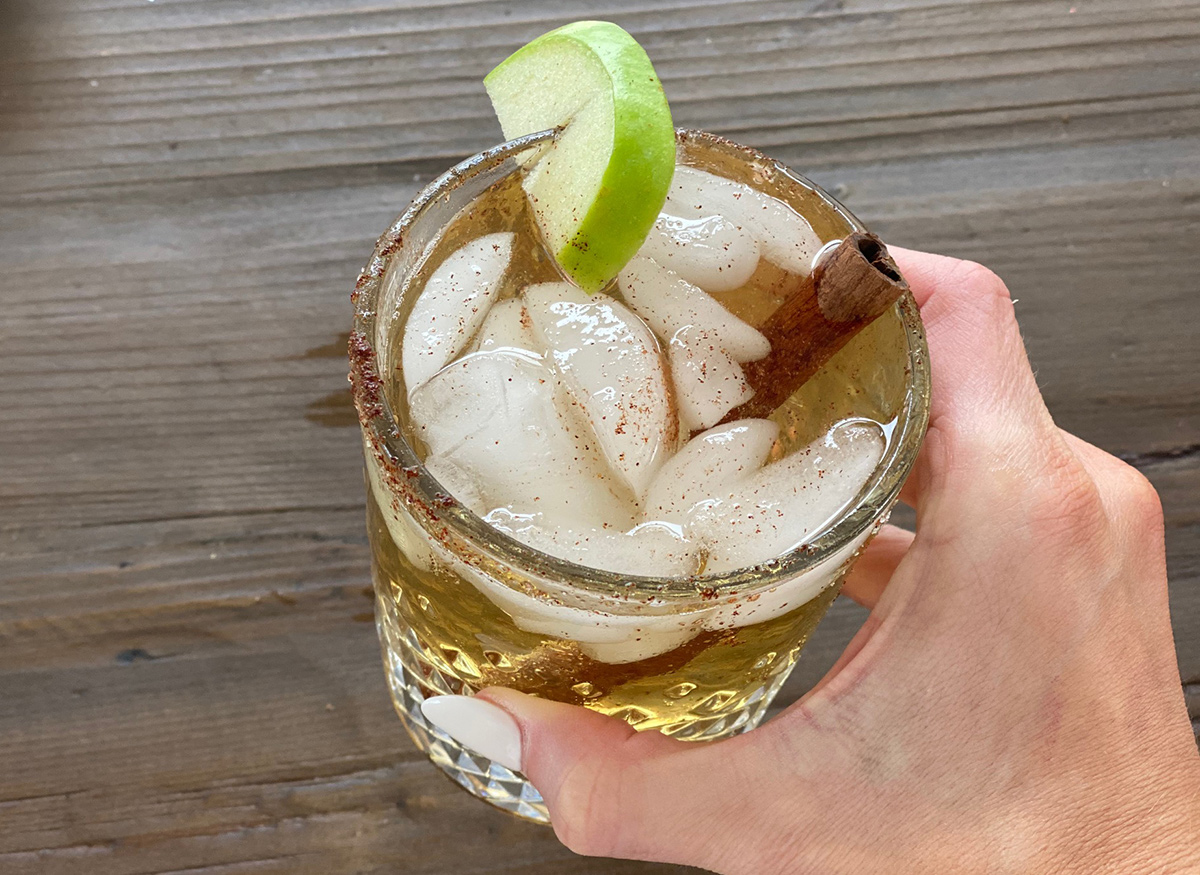 Top 13 Keto Alcoholic Drinks (Low Carb Cocktails, Wine, & Beer)