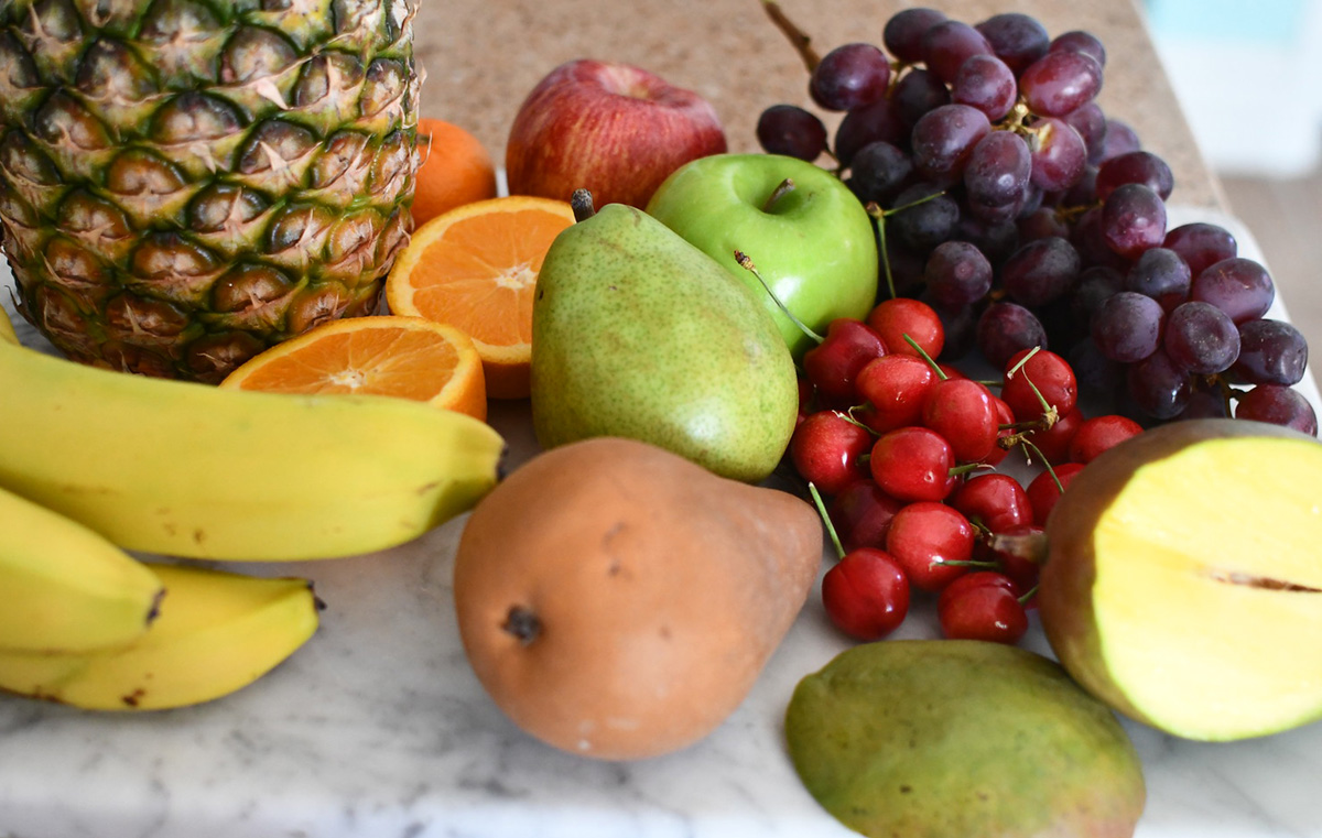 Here are the Best Low Carb Fruits to Eat (And the Fruits to Avoid)