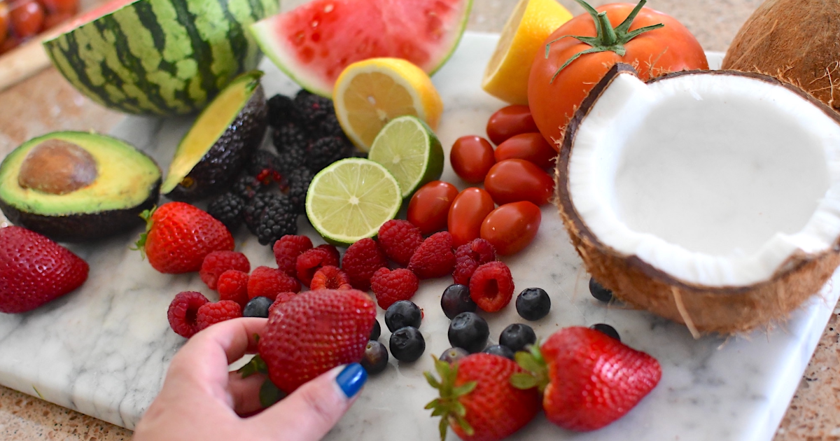 Here are the Best Low Carb Fruits to Eat (And the Fruits to Avoid)